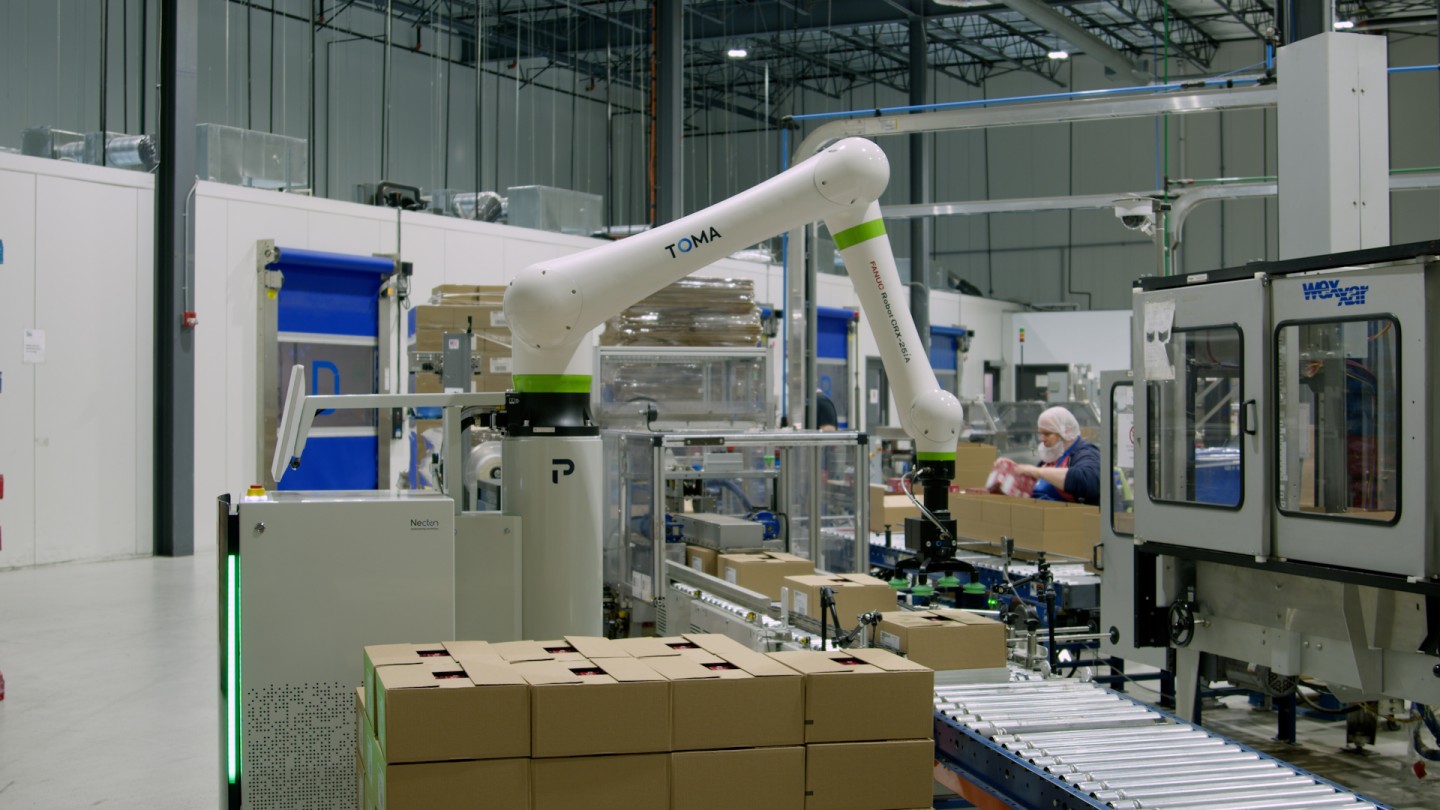 TOMA™ cobot palletizer | Premier Tech | MG Tech